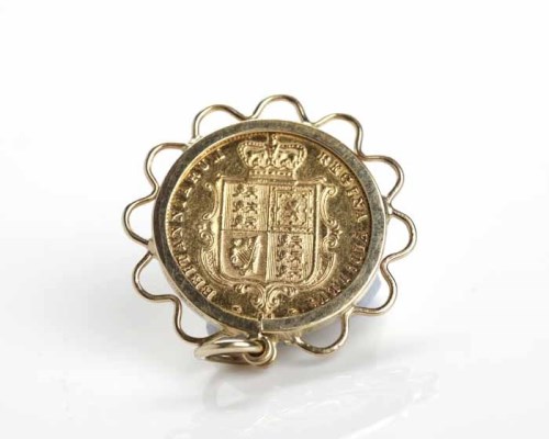 Lot 253 - HALF SOVEREIGN DATED 1878 in a pedant mount,